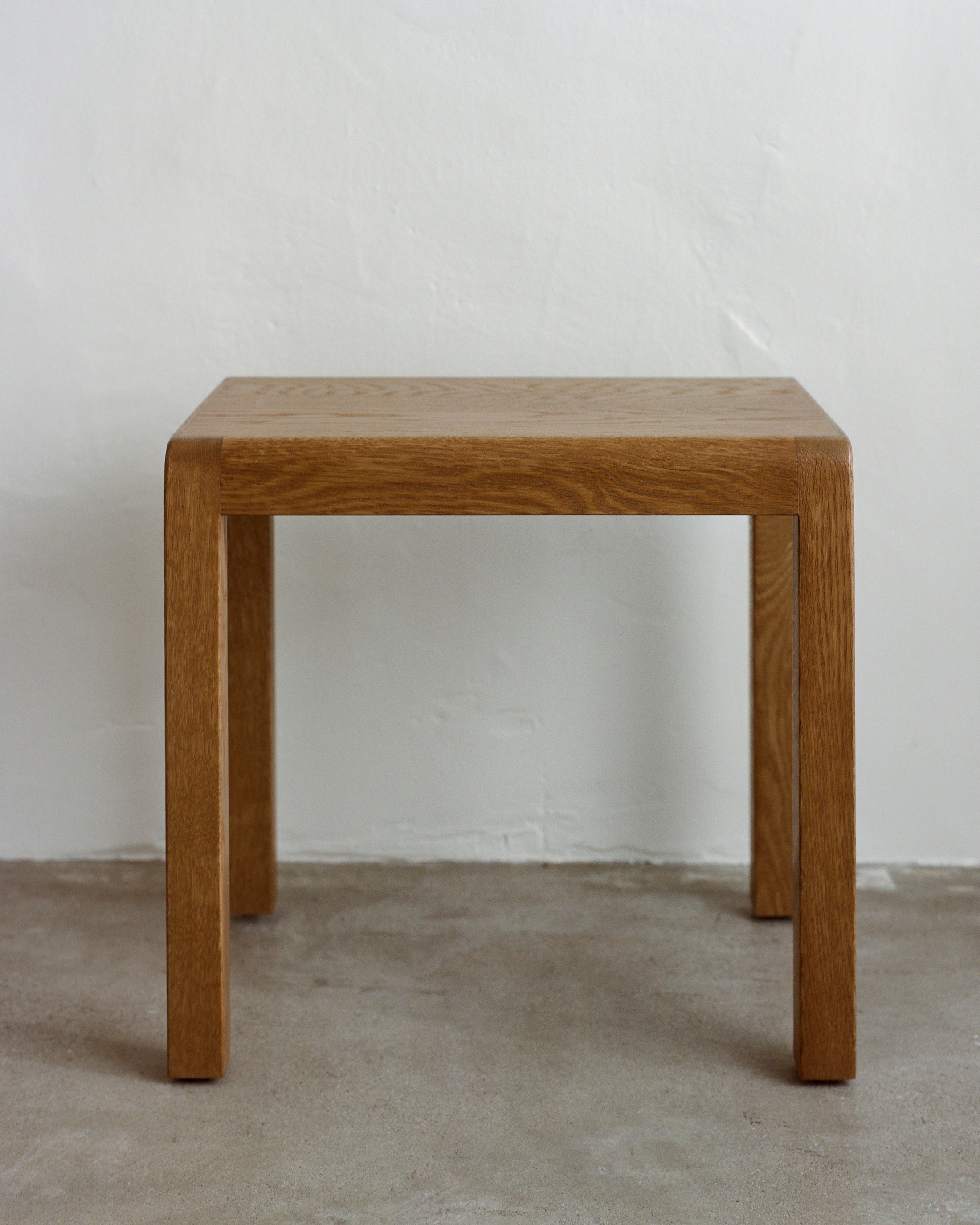 Oak Side Table – Desmar