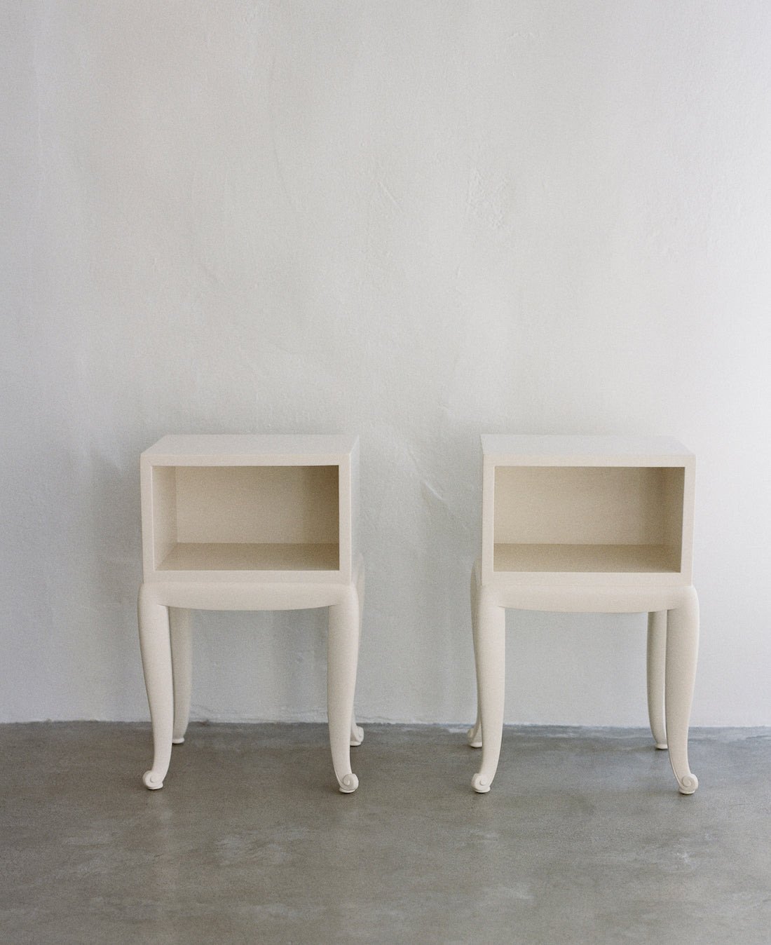 Ivory Lacquer Nightstands – Desmar